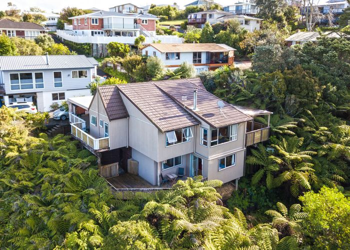 Free property data for 2/10 Barker Rise, Northcross, Auckland - homes.co.nz
