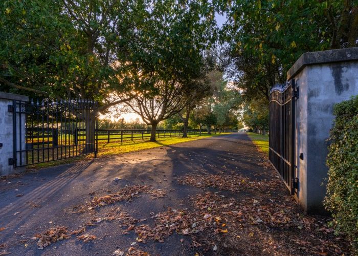 Free property data for 105 Marshmeadow Road, Newstead, Hamilton - homes ...