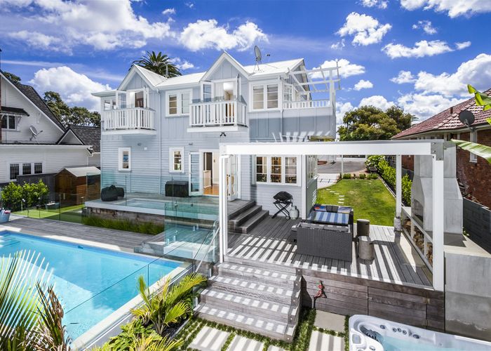 Free property data for 209 Hurstmere Road, Takapuna, Auckland - homes.co.nz