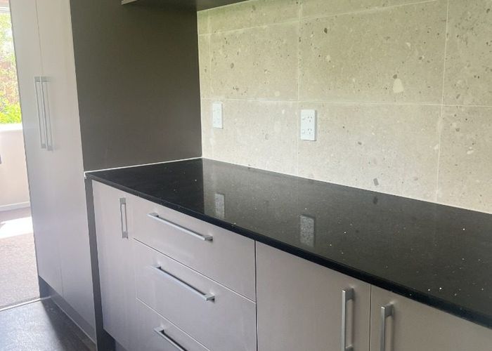 For rent | 9a Bishop Street, Green Bay, Waitakere City, Auckland ...