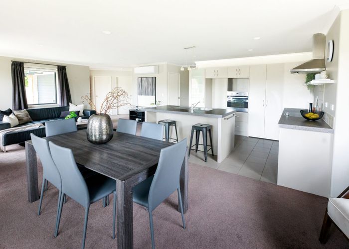 Free property data for 112 St James Drive, Huntington, Hamilton - homes ...