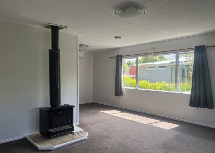 For rent | 9a Bishop Street, Green Bay, Waitakere City, Auckland ...
