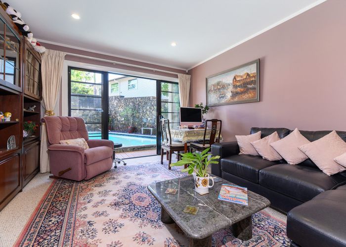 Free property data for 19 Dudding Avenue, Northcote, Auckland - homes.co.nz