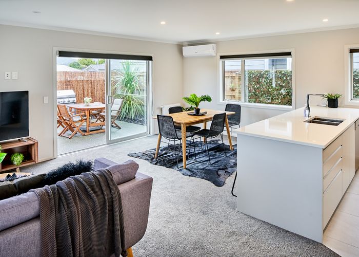 Free property data for 33 Henrietta Maxwell Grove, Wainuiomata, Lower ...