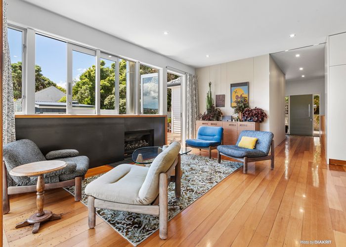 Free property data for 79 Nevay Road, Miramar, Wellington - homes.co.nz