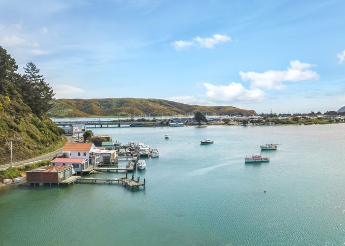 Free property data for 102 Paremata Road, Paremata, Porirua - homes.co.nz