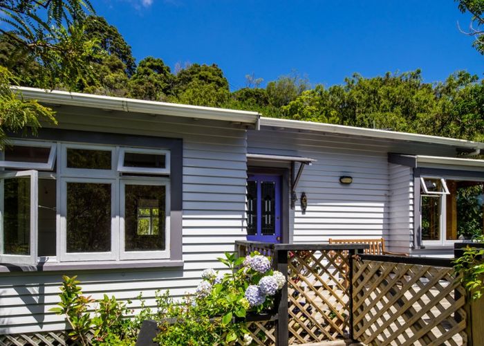 Free property data for 16 Korimako Road, Days Bay, Lower Hutt - homes.co.nz