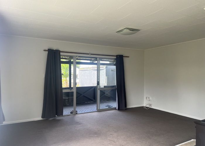 For rent | 9a Bishop Street, Green Bay, Waitakere City, Auckland ...