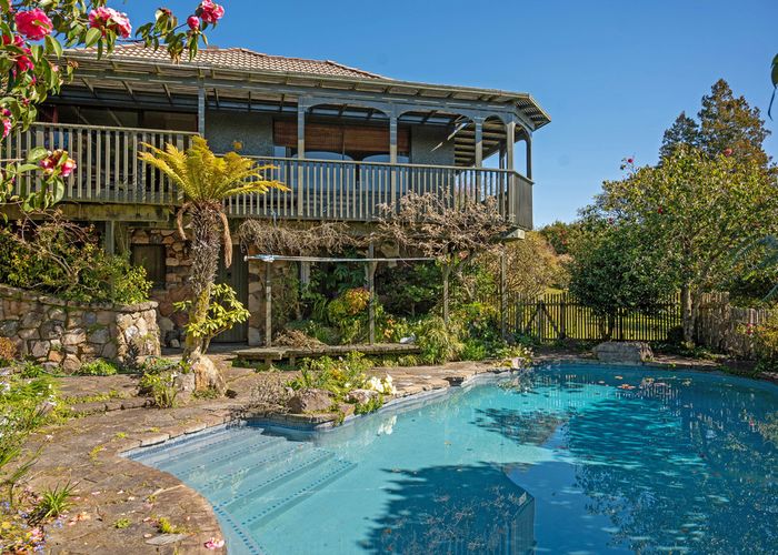 Free property data for 8 Tupara Crescent, Kawaha Point, Rotorua - homes ...