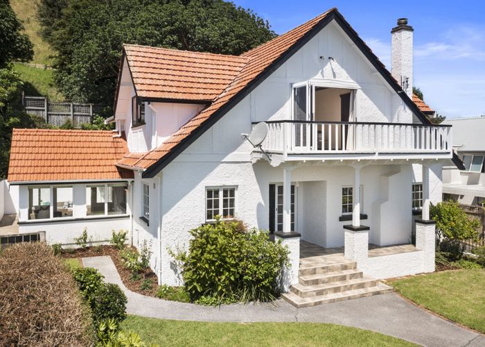 Free property data for 86 Victoria Road, Devonport, Auckland - homes.co.nz