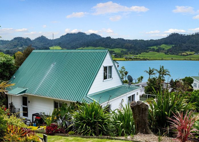 Free property data for 12 Moana Drive, Tanners Point, Katikati - homes ...