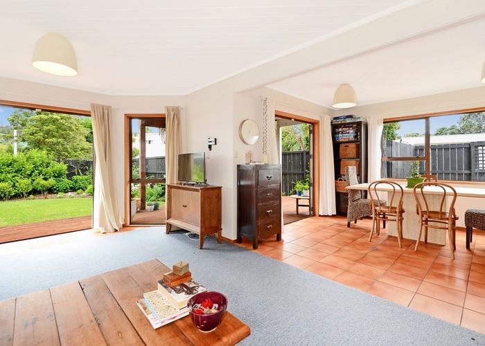 Free property data for 1/52 Rambler Crescent, Beach Haven, Auckland ...