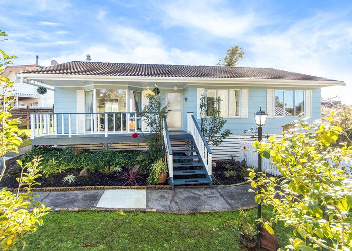 Free property data for 15 Pitcher Place, Glen Eden, Auckland - homes.co.nz