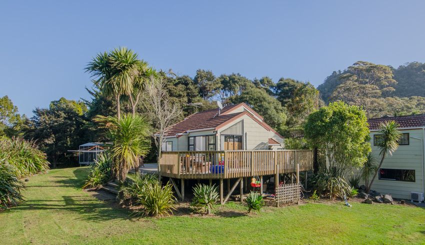 Free property data for 7 Atarua Gardens, Waiatarua, Auckland - homes.co.nz