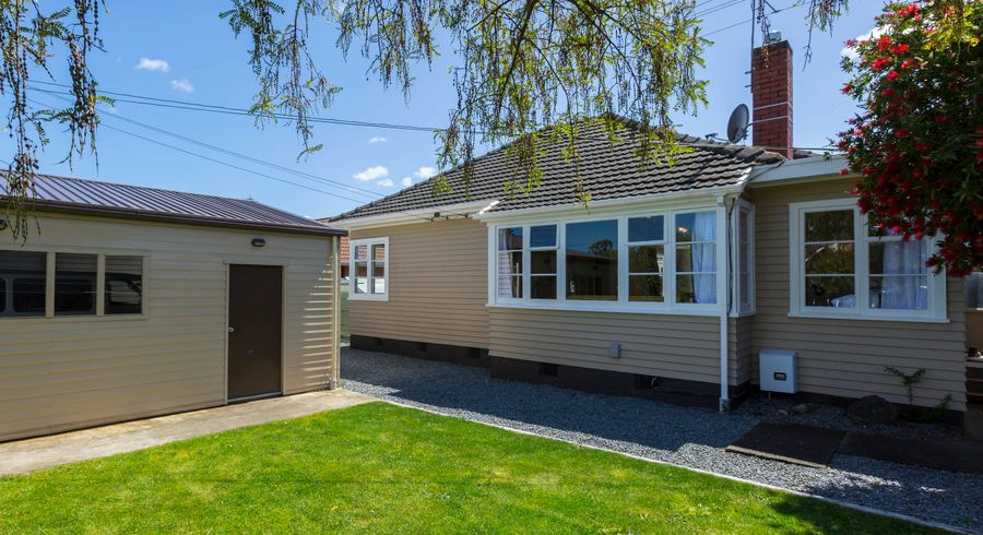 Free property data for 6 Coates Grove, Silverstream, Upper Hutt - homes ...