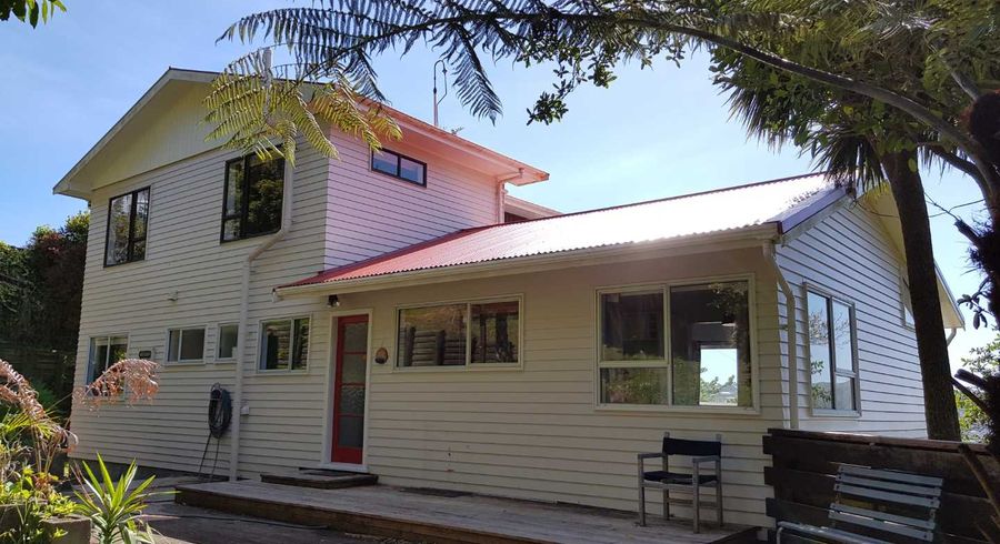 Free property data for 11 Paparangi Crescent, Paparangi, Wellington ...