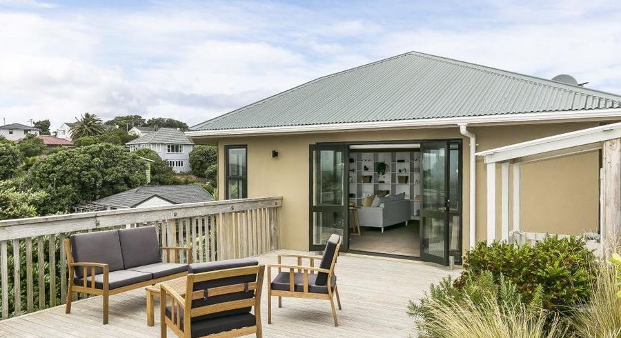 Free property data for 10 View Road, Tītahi Bay, Porirua - homes.co.nz