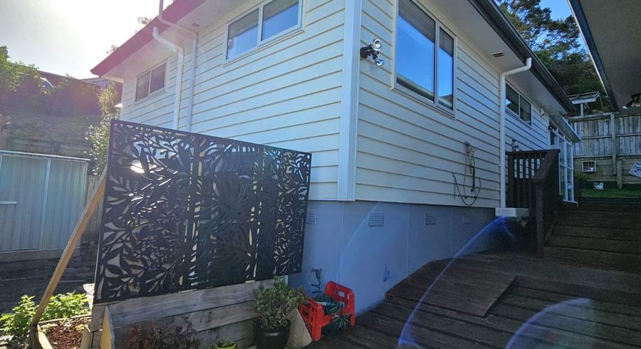 Free property data for 10 Kupari Place, Totara Vale, Auckland - homes.co.nz