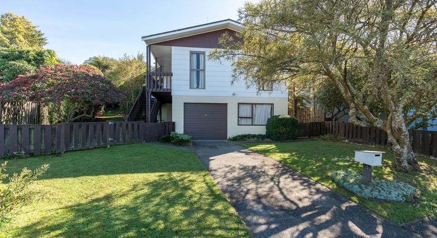 Free property data for 8 Robyn Place, Dinsdale, Hamilton - homes.co.nz