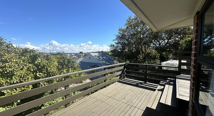 Free property data for 4A Appleyard Crescent, Meadowbank, Auckland ...