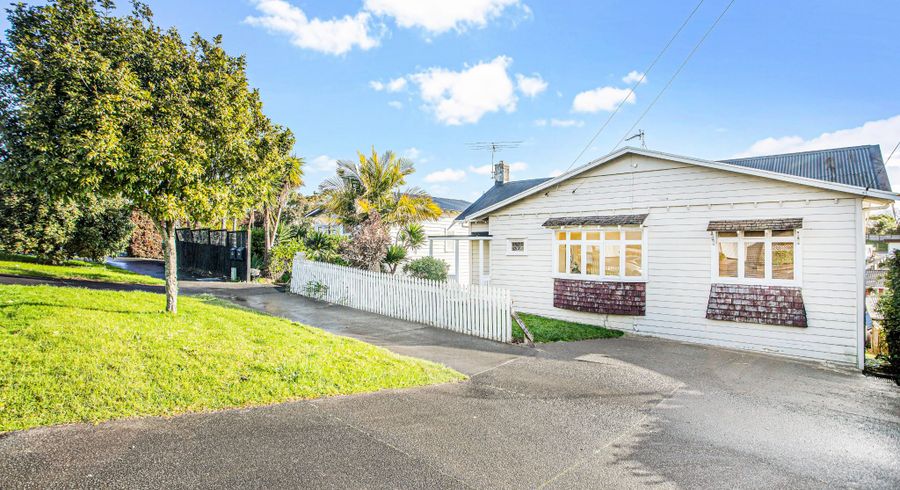Free property data for 62 School Road, Morningside, Auckland - homes.co.nz