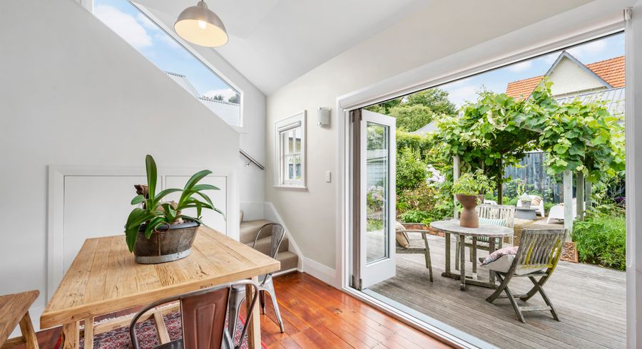 Free property data for 19 Glen Road, Kelburn, Wellington - homes.co.nz