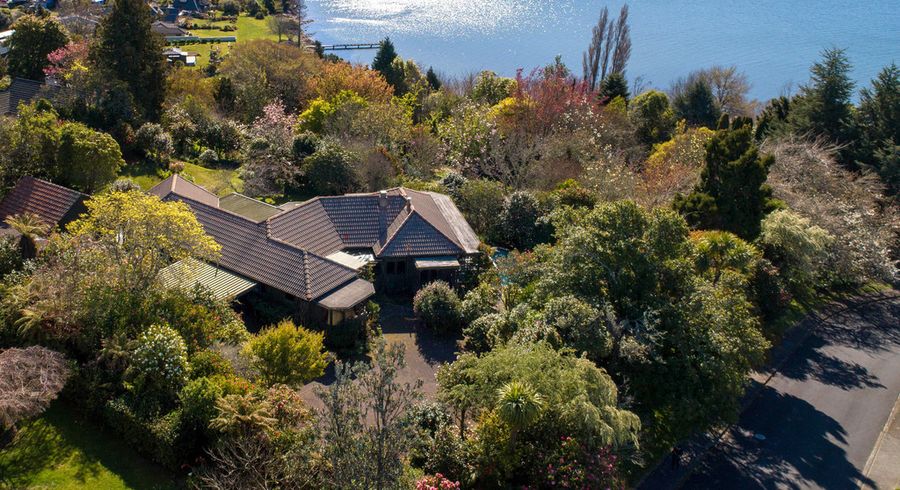 Free property data for 8 Tupara Crescent, Kawaha Point, Rotorua - homes ...