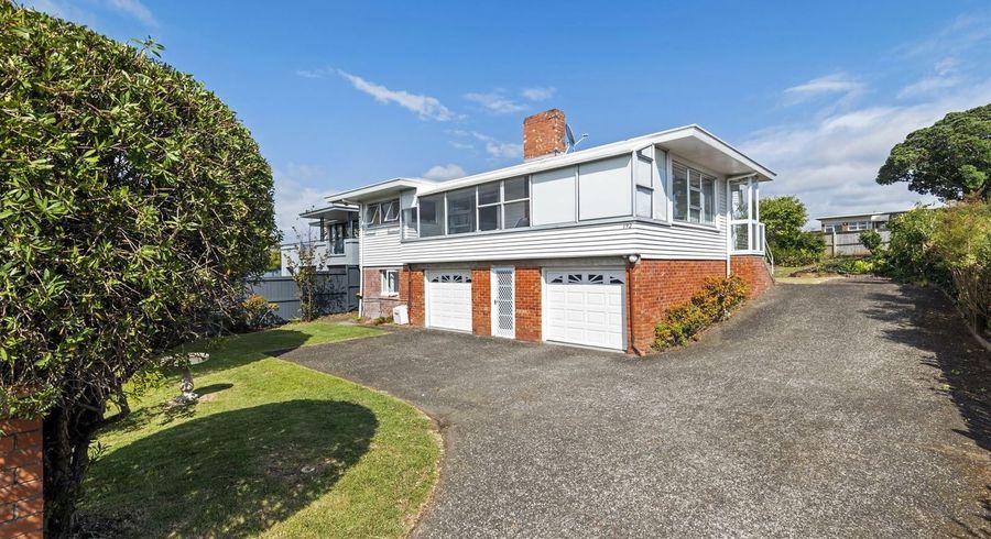 Free property data for 192 Hurstmere Road, Takapuna, Auckland - homes.co.nz