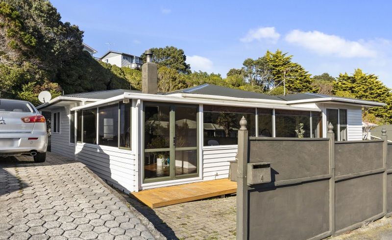 Free property data for 4 Barberry Grove, Maungaraki, Lower Hutt - homes ...