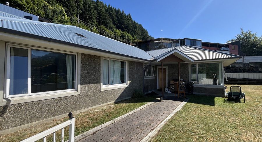 Free property data for 49 Hamilton Road, Queenstown, Queenstown - homes ...