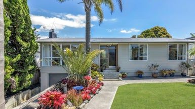 Free property data for 35 Waterloo Street, Howick, Auckland - homes.co.nz
