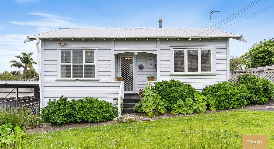 Free property data for 4B Waiari Road, Conifer Grove, Takanini - homes ...