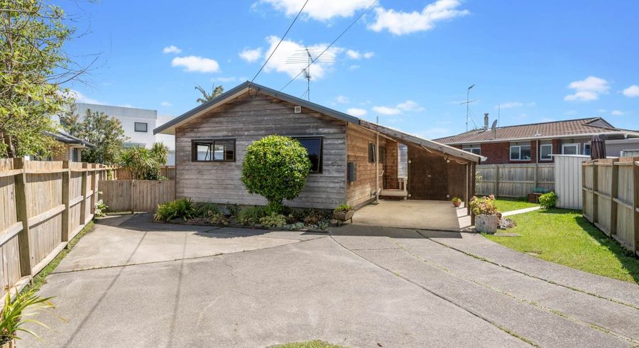 Free property data for 43 Bay Street, Red Beach, Red Beach - homes.co.nz