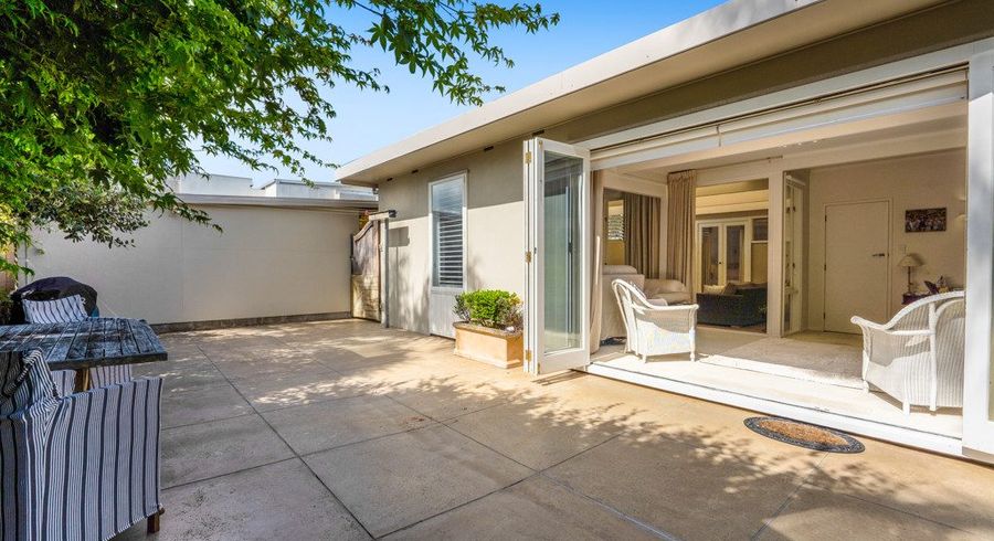 Free property data for 4/252 Hurstmere Road, Takapuna, Auckland - homes ...