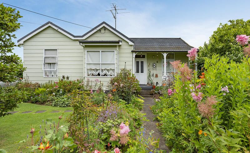 Free property data for 8 Railway Lane, Outram, Outram - homes.co.nz