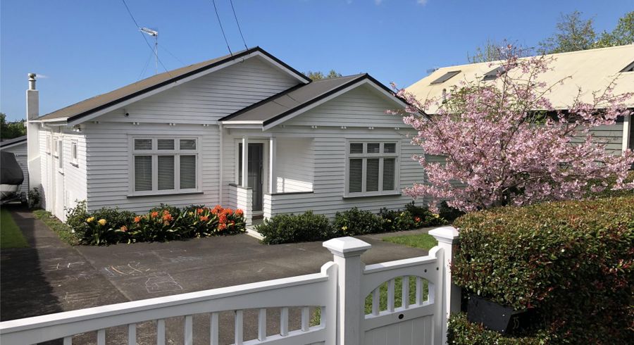 Free property data for 35 Taumata Road, Sandringham, Auckland - homes.co.nz