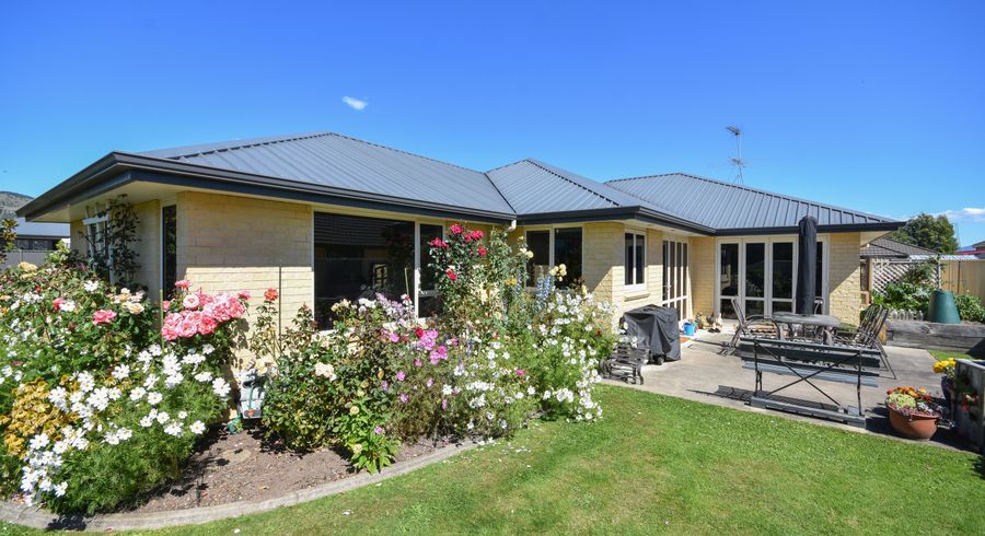 Free property data for 2 Kura Place, Mosgiel, Mosgiel - homes.co.nz