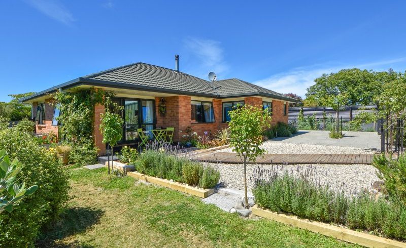 Free property data for 25 Armstrong Avenue, Carterton - homes.co.nz