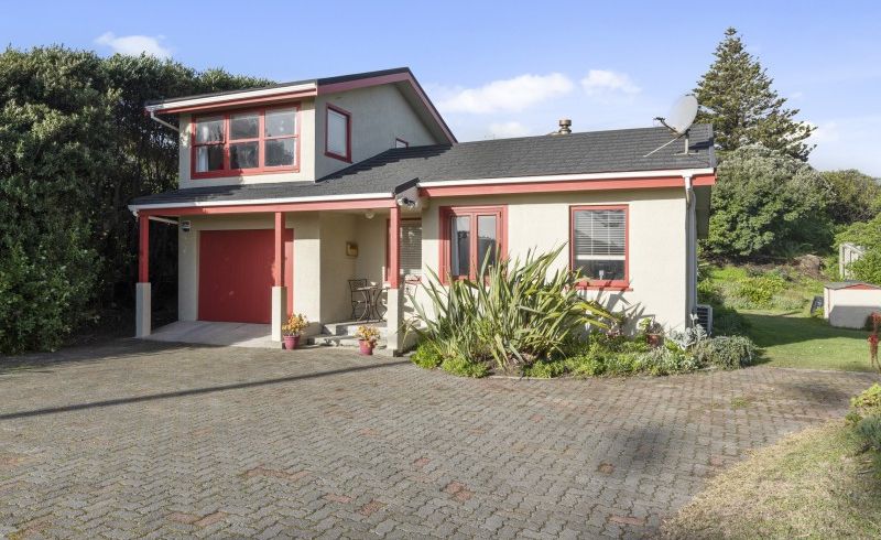 Free property data for 82 Marine Parade, Otaki Beach, Otaki - homes.co.nz