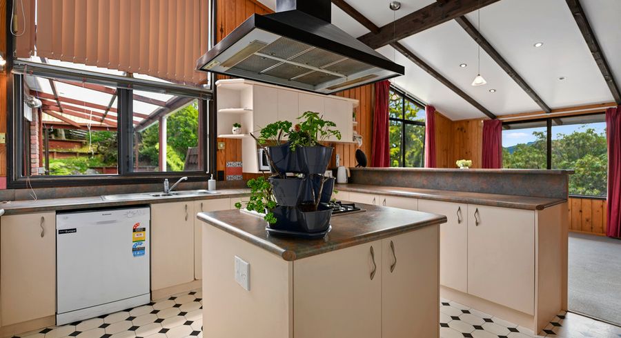 Free property data for 9 Hobbit Lane, Pinehaven, Upper Hutt - homes.co.nz