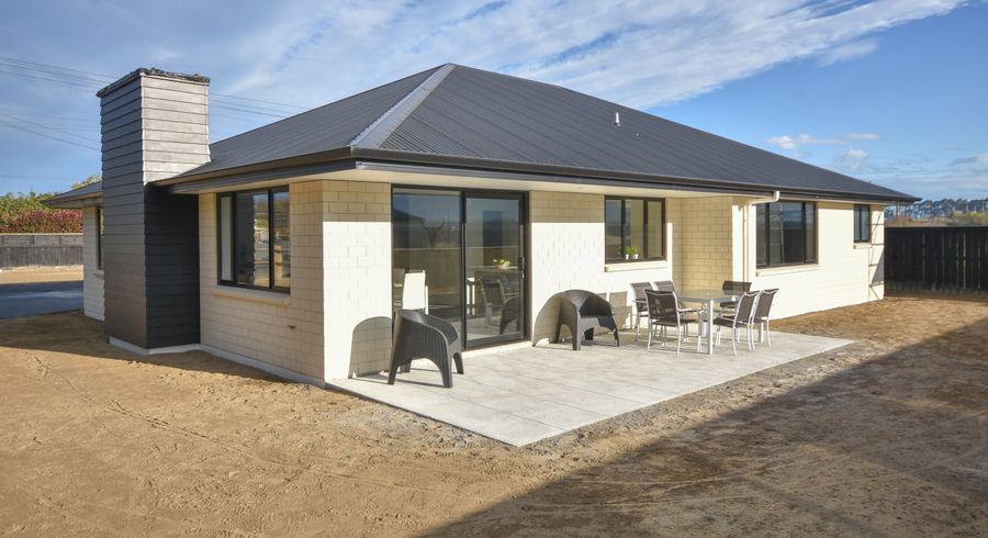 Free property data for 32 Huntly Road, Outram, Outram - homes.co.nz