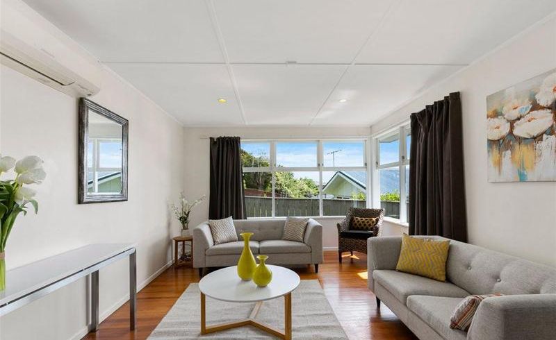 Free property data for 16 Leona Way, Paparangi, Wellington - homes.co.nz