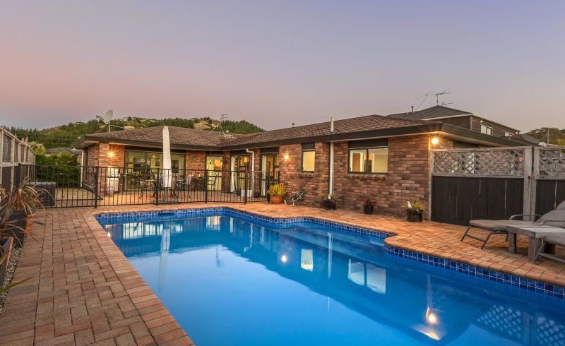 Free property data for 48 James Cook Drive, Whitby, Porirua - homes.co.nz