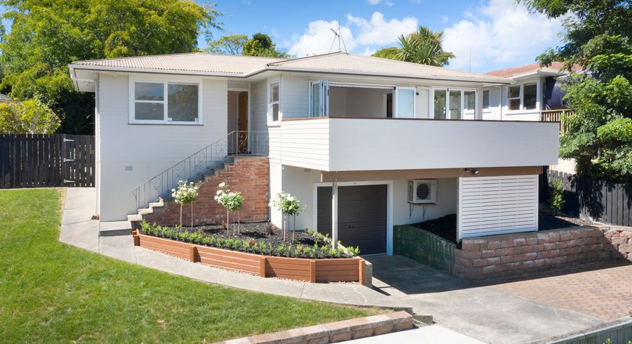 Free property data for 62 La Rosa Street, Green Bay, Auckland - homes.co.nz