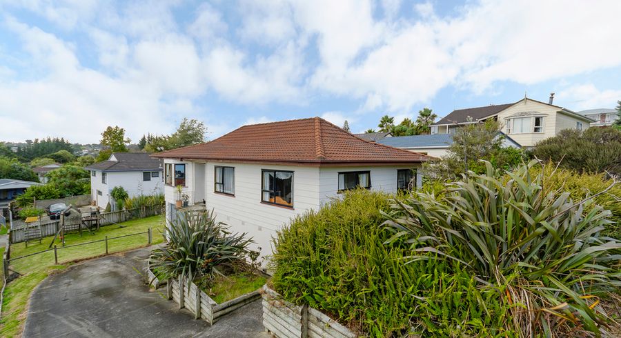 Free property data for 3 Holmes Drive, West Harbour, Auckland - homes.co.nz